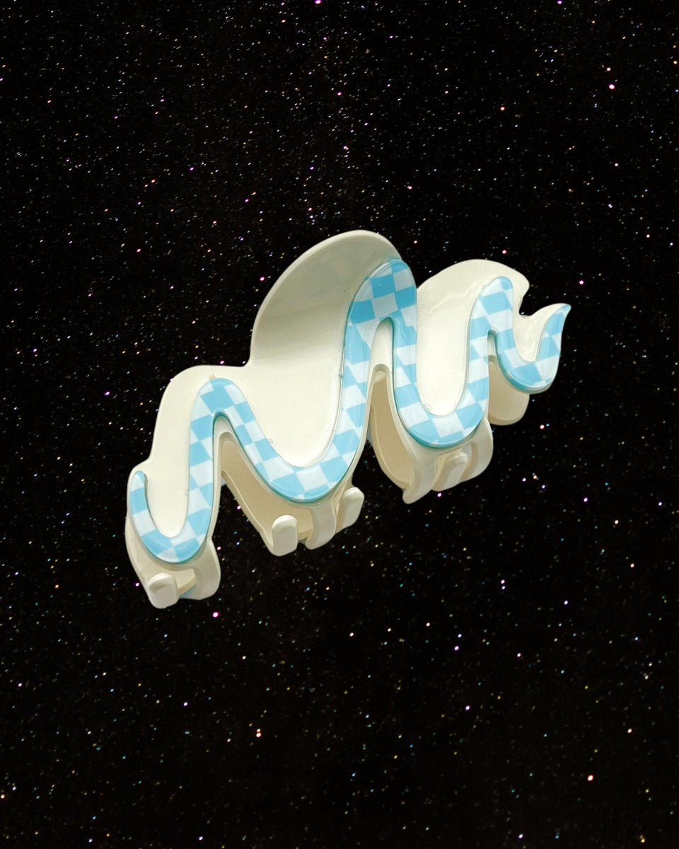 OOO Squiggle Hair Claw Blue Check – HYPNOTISE